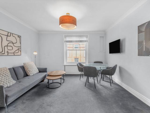 3 bedroom property in Gosfield Street, London, W1W £3,900 pcm | Chestertons