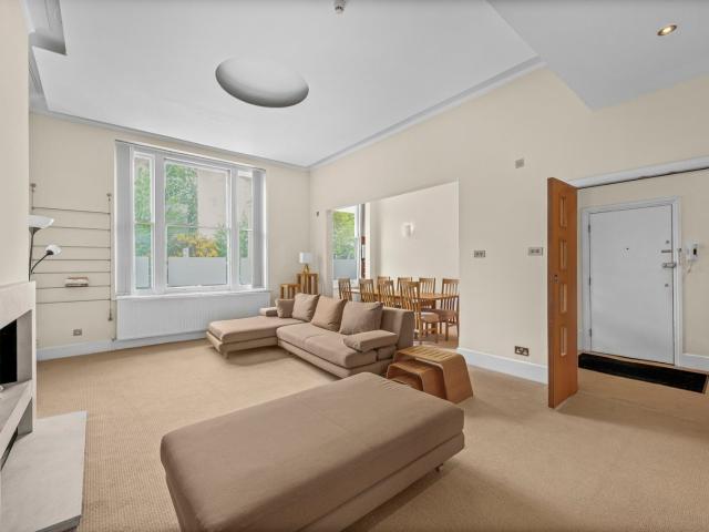 3 bedroom property in Gloucester Terrace, London, W2 £5,000 pcm | Chestertons