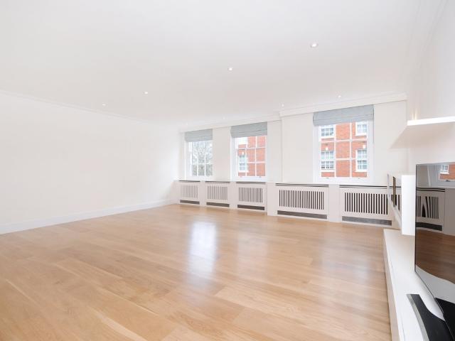 3 bedroom property in Grosvenor Square, Mayfair, London, W1K £12,350 pcm | Chestertons