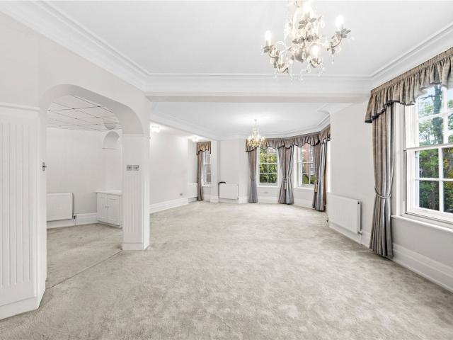 3 bedroom property in Grove Court, 24 Grove End Road, St John's Wood, London, NW8 £5,250 pcm | Chestertons