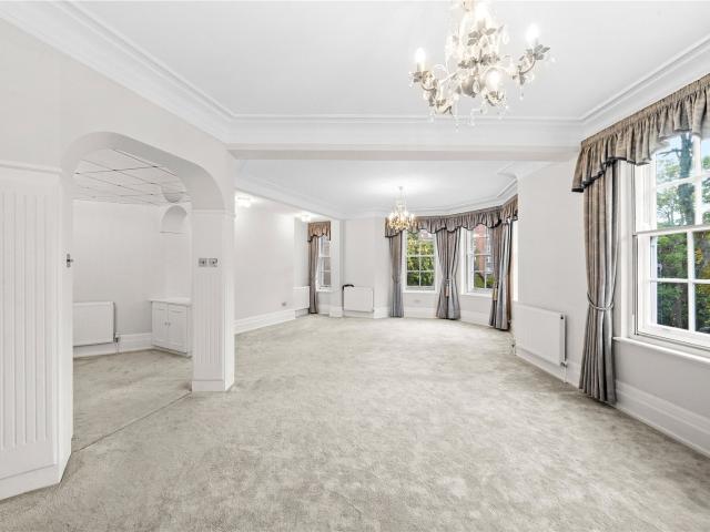 3 bedroom property in Grove Court, 24 Grove End Road, St John's Wood, London, NW8 £5,250 pcm | Chestertons
