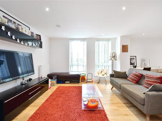 3 bedroom property in Dowells Street, London, SE10 £3,500 pcm | Chestertons