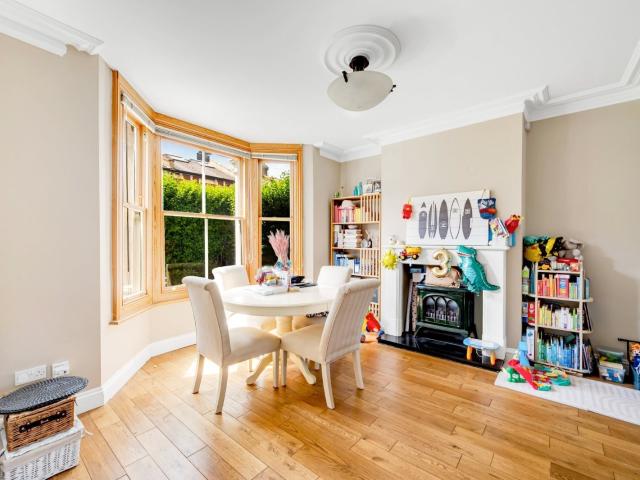 3 bedroom property in Devonshire Road, Chiswick, London, UK, W4 £3,750 pcm | Chestertons