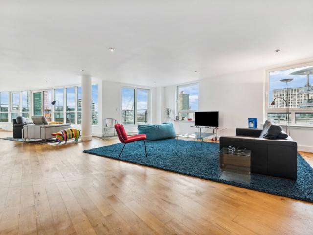3 bedroom property in Drake House, 14 St George Wharf, London, SW8 £5,300 pcm | Chestertons