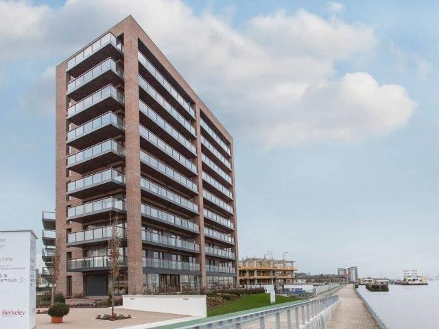 3 bedroom property in Duke of Wellington Avenue, Woolwich, London, SE18 £2,650 pcm | Chestertons