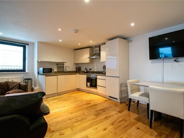 3 bedroom property in Eagle Wharf Road, London, N1 £4,250 pcm | Chestertons