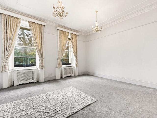 3 bedroom property in Eccleston Square, Pimlico, London, SW1V £5,500 pcm | Chestertons