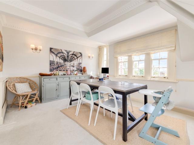 3 bedroom property in Frognal, Hampstead, London, NW3 £4,000 pcm | Chestertons