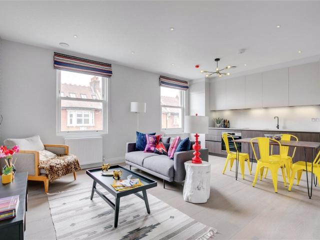 3 bedroom property in Fulham Palace Road, London, W6 £3,500 pcm | Chestertons