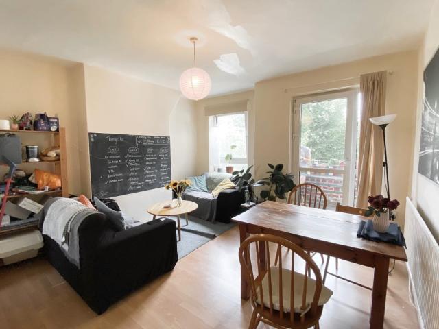3 bedroom property in Hornbeam House, Maitland Park Villas, London, NW3 £3,200 pcm | Chestertons