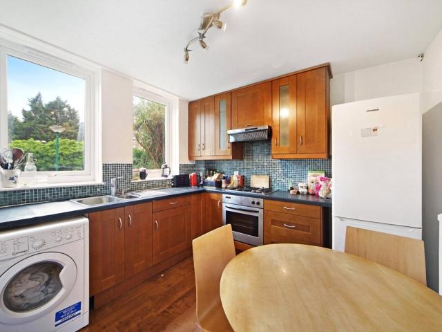 3 bedroom property in Hilldrop Crescent, Tufnell Park, London, N7 £2,750 pcm | Chestertons