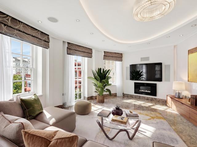 3 bedroom property in Onslow Square, South Kensington, London, SW7 £7,500 pcm | Chestertons