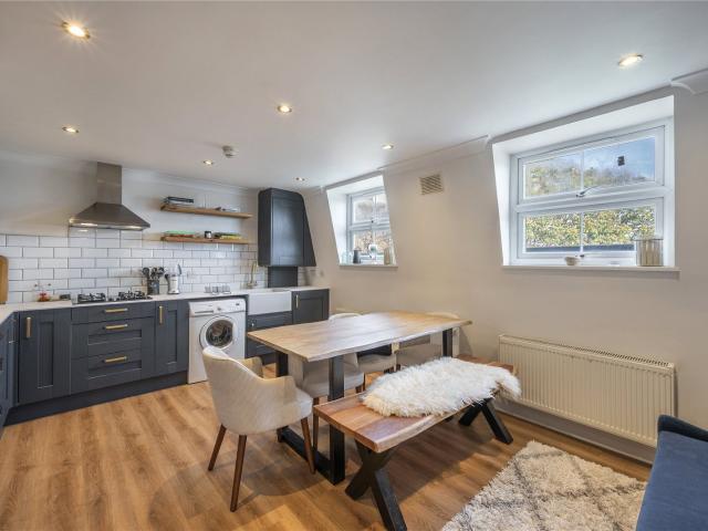 3 bedroom property in Lough Road, London, N7 £3,500 pcm | Chestertons