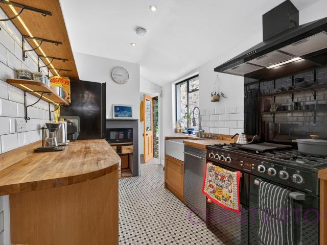 3 bedroom property in Maidenstone Hill, Greenwich, SE10 £2,900 pcm | Chestertons