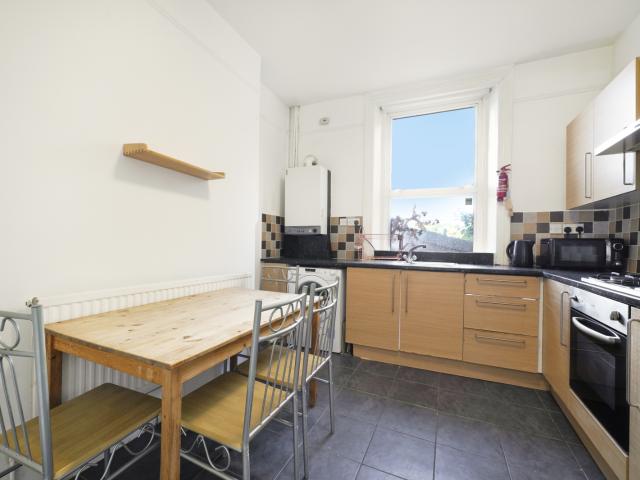 3 bedroom property in Malden Road, Kentish Town, London, NW5 £3,000 pcm | Chestertons