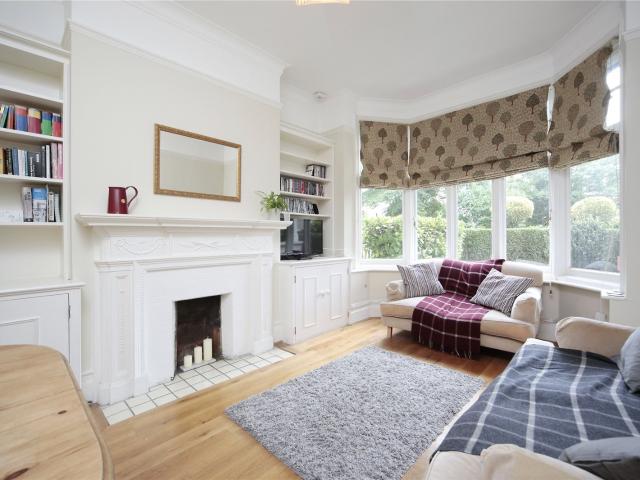 3 bedroom property in Manor Gardens, Larkhall Rise, Clapham, London, SW4 £3,500 pcm | Chestertons