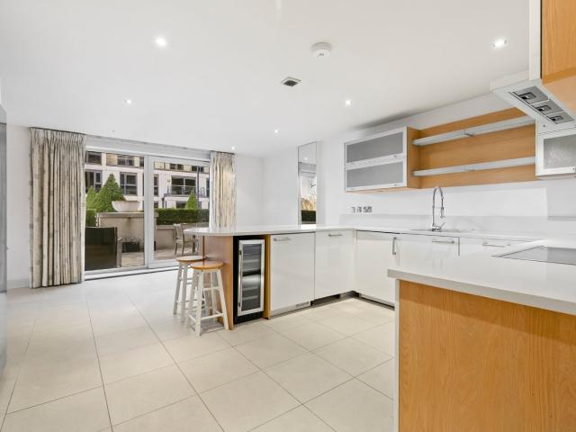 3 bedroom property in Marina Point, Lensbury Avenue, London, SW6 £7,250 pcm | Chestertons