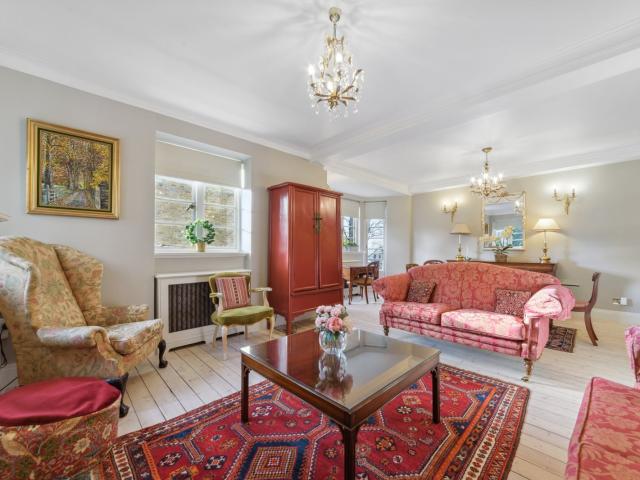 3 bedroom property in Marlborough Court, Pembroke Road, London, W8 £4,900 pcm | Chestertons