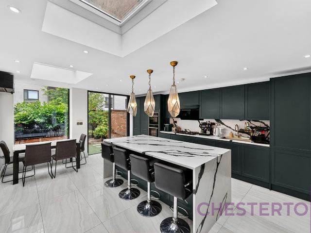 3 bedroom property in Mellish Street, London, E14 £4,000 pcm | Chestertons