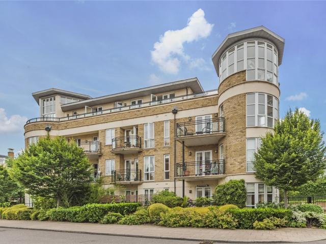 3 bedroom property in Melliss Avenue, Kew Riverside, Kew, TW9 £4,000 pcm | Chestertons