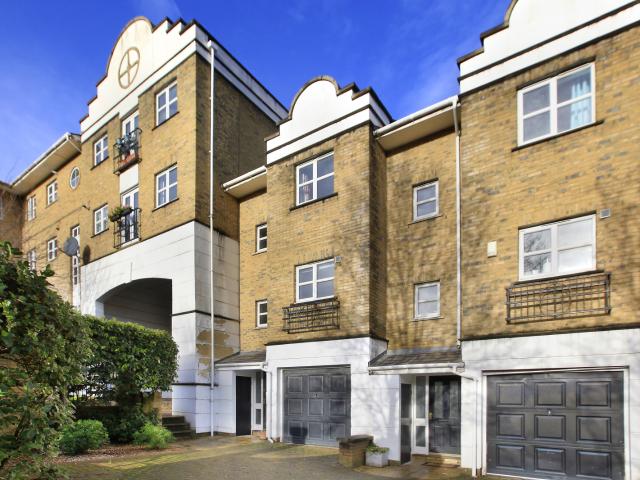3 bedroom property in Milton Court, Chesterton Close, Wandsworth, London, SW18 £3,500 pcm | Chestertons