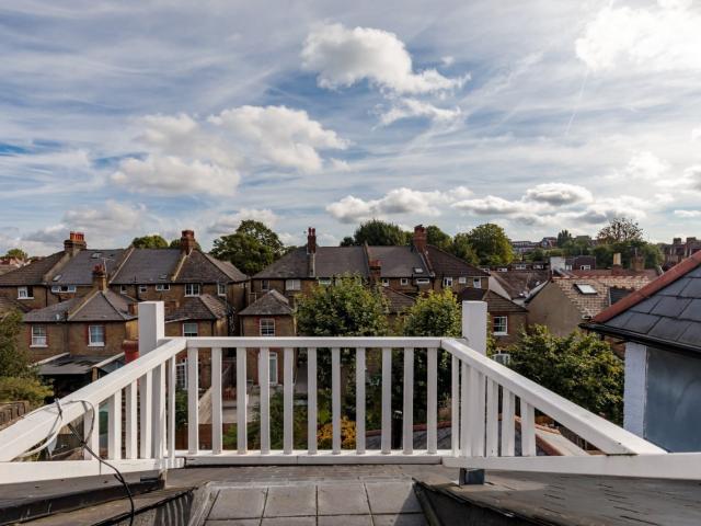 3 bedroom property in Salford Road, London, SW2 £3,500 pcm | Chestertons
