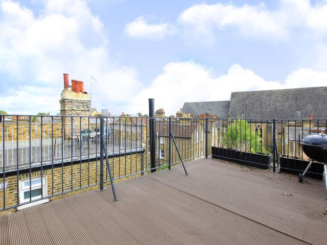 3 bedroom property in Sandmere Road, Clapham, London, SW4 £3,400 pcm | Chestertons