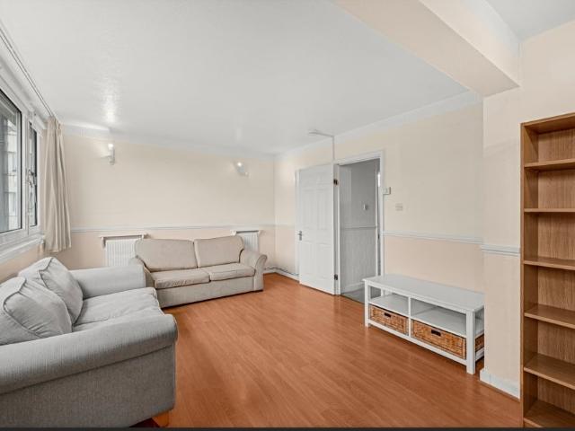 3 bedroom property in Sheldrake House, 6 Tawny Way, London, SE16 £2,400 pcm | Chestertons