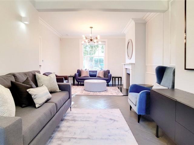 3 bedroom property in St. Johns Wood Terrace, St John's Wood, London, NW8 £10,000 pcm | Chestertons