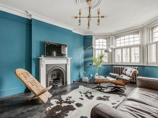 3 bedroom property in Stanwick Mansions, Stanwick Road, London, W14 £3,700 pcm | Chestertons