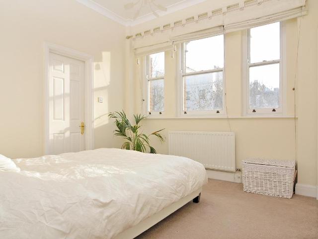 3 bedroom property in Sutherland Avenue, Maida Vale, London, W9 £3,500 pcm | Chestertons