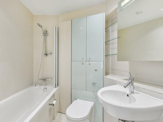 3 bedroom property in Parliament View, 1 Albert Embankment, London, SE1 £4,250 pcm | Chestertons