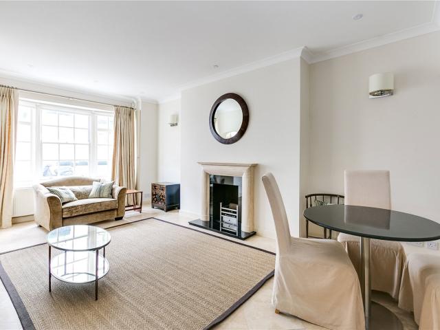 3 bedroom property in Princes Gate Mews, Knightsbridge, London, SW7 £9,000 pcm | Chestertons