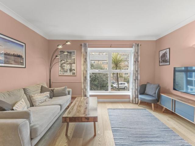 3 bedroom property in Queen Elizabeth Street, London, SE1 £4,750 pcm | Chestertons
