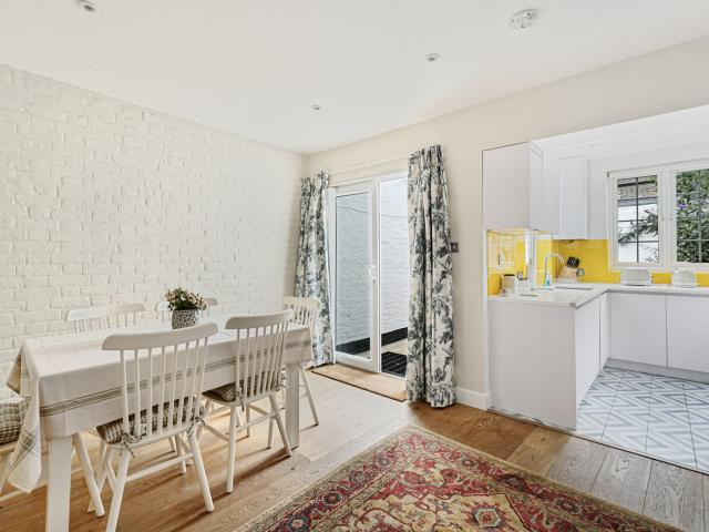 3 bedroom property in Roupell Street, London, SE1 £5,500 pcm | Chestertons