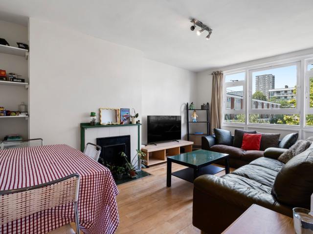 3 bedroom property in Rosenau Road, London, SW11 £3,000 pcm | Chestertons