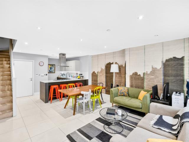 3 bedroom property in Rampart Street, London, E1 £4,000 pcm | Chestertons