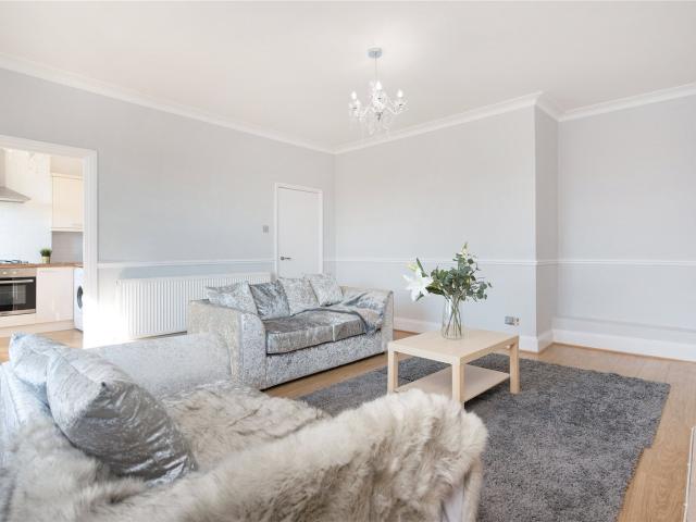 3 bedroom property in Randolph Gardens, London, NW6 £4,500 pcm | Chestertons