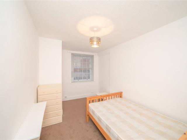 3 bedroom property in Rashleigh House, Thanet Street, London, WC1H £3,400 pcm | Chestertons