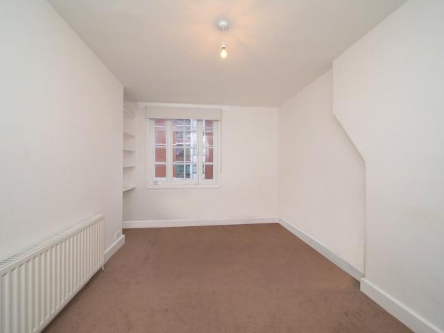 3 bedroom property in Rashleigh House, Thanet Street, London, WC1H £3,400 pcm | Chestertons