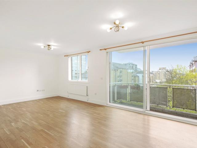 3 bedroom property in Regent Court, 1 North Bank, St John's Wood, London, NW8 £3,500 pcm | Chestertons