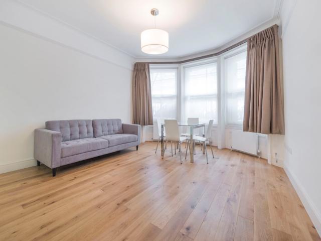 3 bedroom property in Ridgmount Gardens, London, WC1E £3,791 pcm | Chestertons