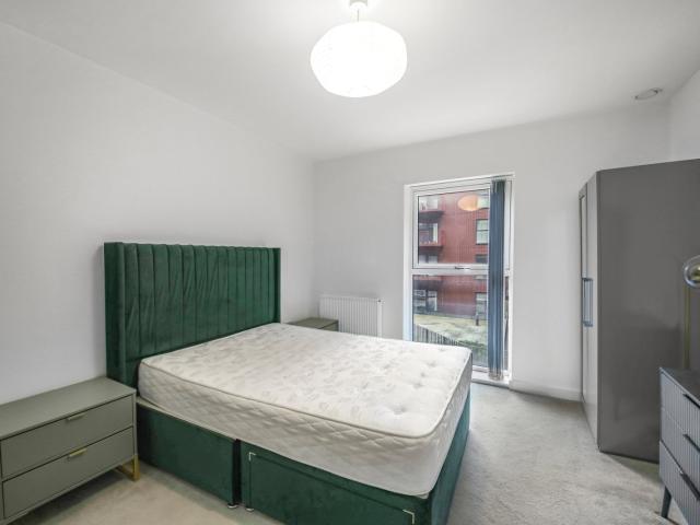 3 bedroom property in Wotton Court, Woolwich, London, SE18 £2,850 pcm | Chestertons