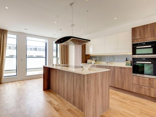 3 bedroom property in Waldorf Place, 3 Fairmont Mews, London, NW2 £5,416 pcm | Chestertons