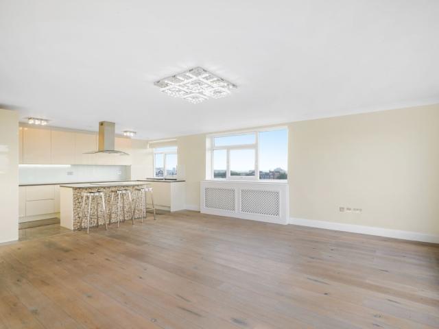 3 bedroom property in Walsingham, St. Johns Wood Park, London, NW8 £6,000 pcm | Chestertons