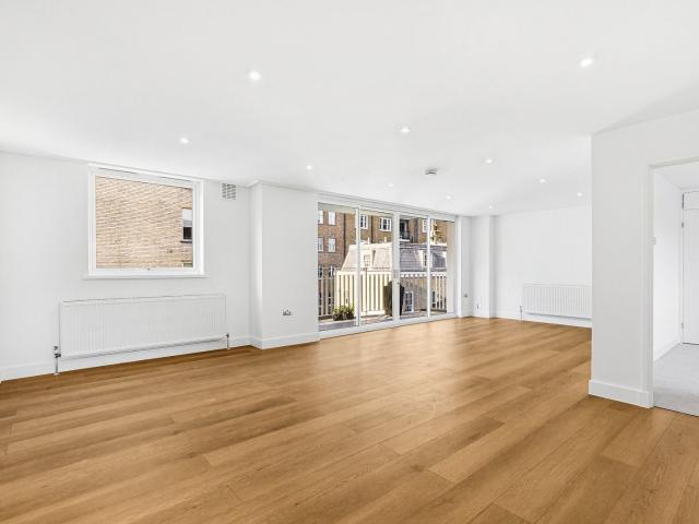 3 bedroom property in Whaddon House, William Mews, Knightsbridge, London, SW1X £5,000 pcm | Chestertons