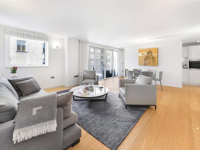 3 bedroom property in Whaddon House, William Mews, Knightsbridge, London, SW1X £6,650 pcm | Chestertons