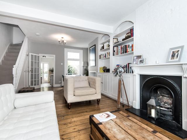 3 bedroom property in Trehern Road, East Sheen, London, SW14 £3,500 pcm | Chestertons