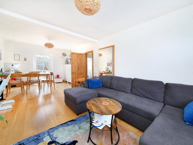 3 bedroom property in Victoria Road, Mortlake, London, SW14 £3,750 pcm | Chestertons