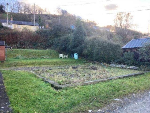 3 bedroom property with land for sale